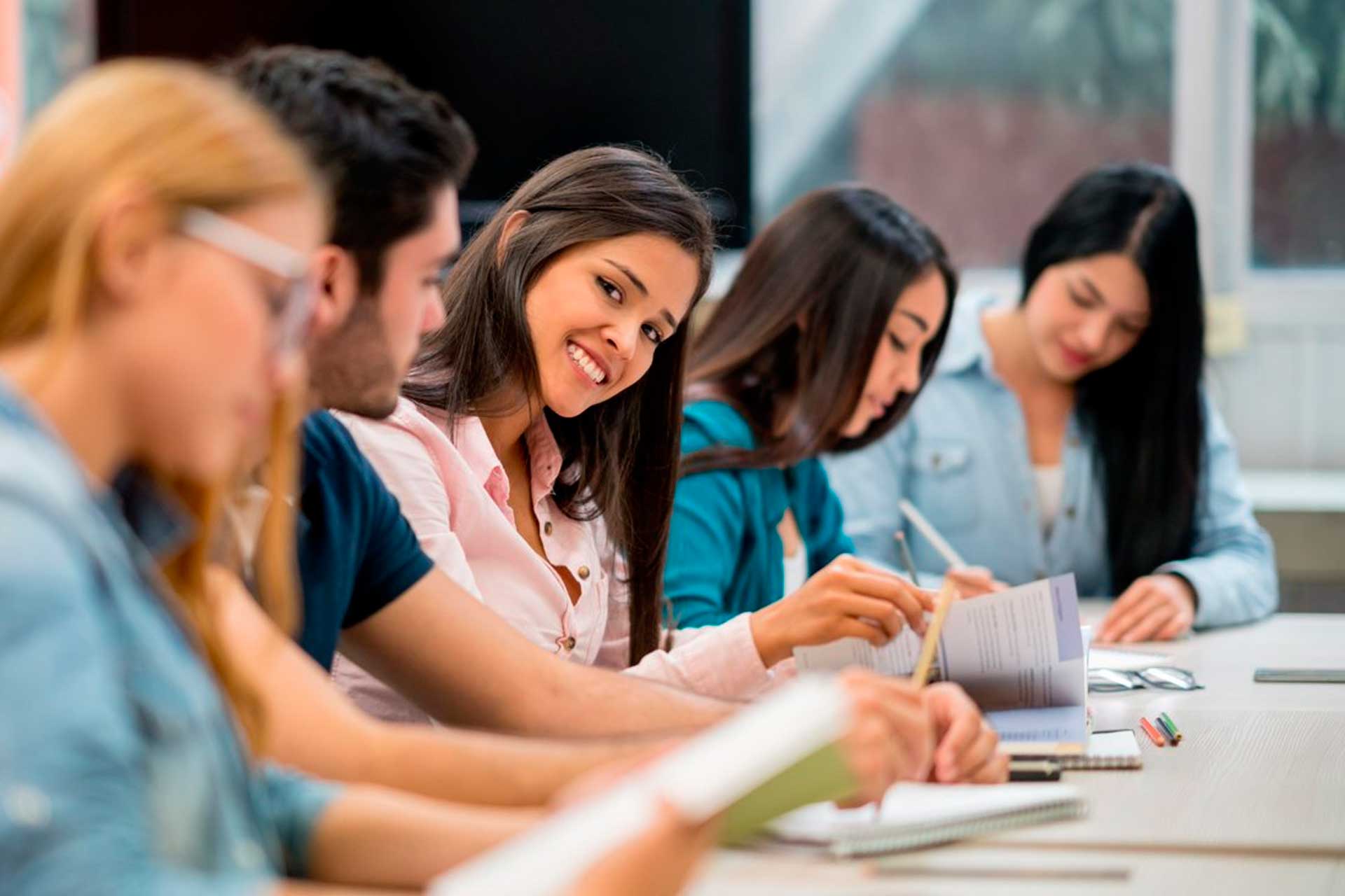 Escuela de Administración - Compuestudio - Su camino seguro a la empresa